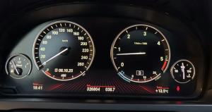 Black BMW 730 2011 in Riga, with an engine capacity of 3.00 L and mileage of 327 thousand km for 9800 €, photo 27 on AUTOMOTO.COM.LV