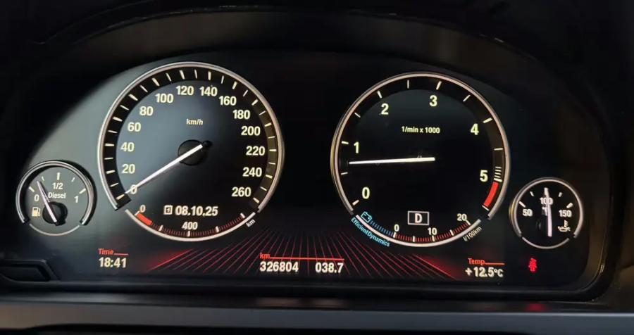 Black BMW 730 2011 in Riga, with an engine capacity of 3.00 L and mileage of 327 thousand km for 9800 €, photo 27 on AUTOMOTO.COM.LV