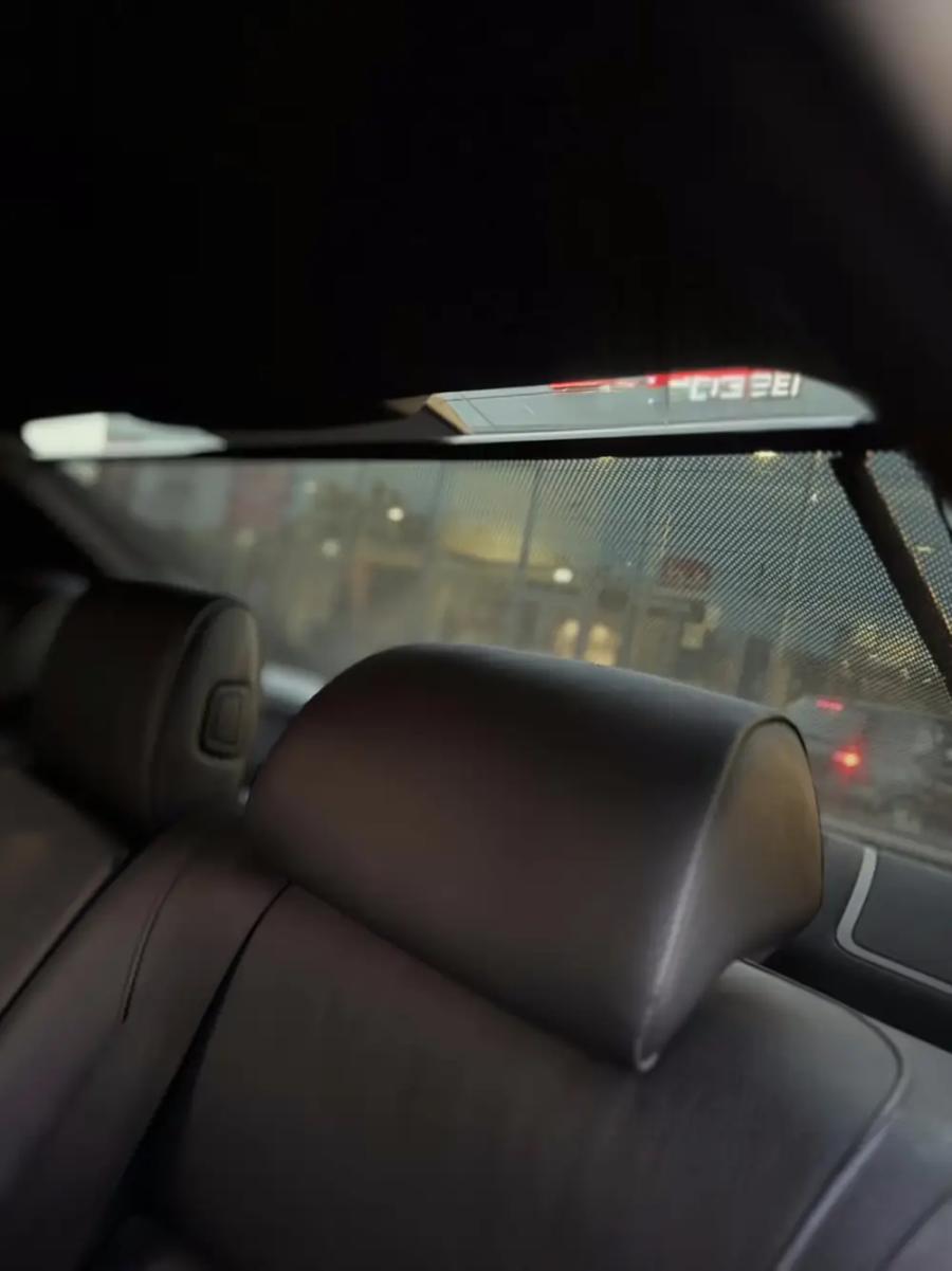 Black BMW 730 2011 in Riga, with an engine capacity of 3.00 L and mileage of 327 thousand km for 9800 €, photo 33 on AUTOMOTO.COM.LV