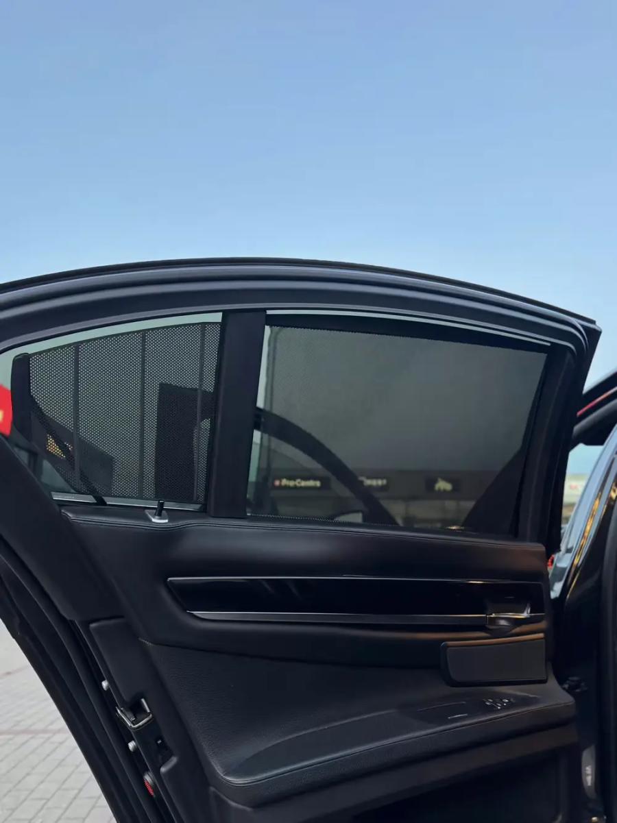 Black BMW 730 2011 in Riga, with an engine capacity of 3.00 L and mileage of 327 thousand km for 9800 €, photo 34 on AUTOMOTO.COM.LV