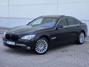 Black BMW 730 2011 in Riga, with an engine capacity of 2.99 L and mileage of 317 thousand km for 12500 €, photo 5 on AUTOMOTO.COM.LV