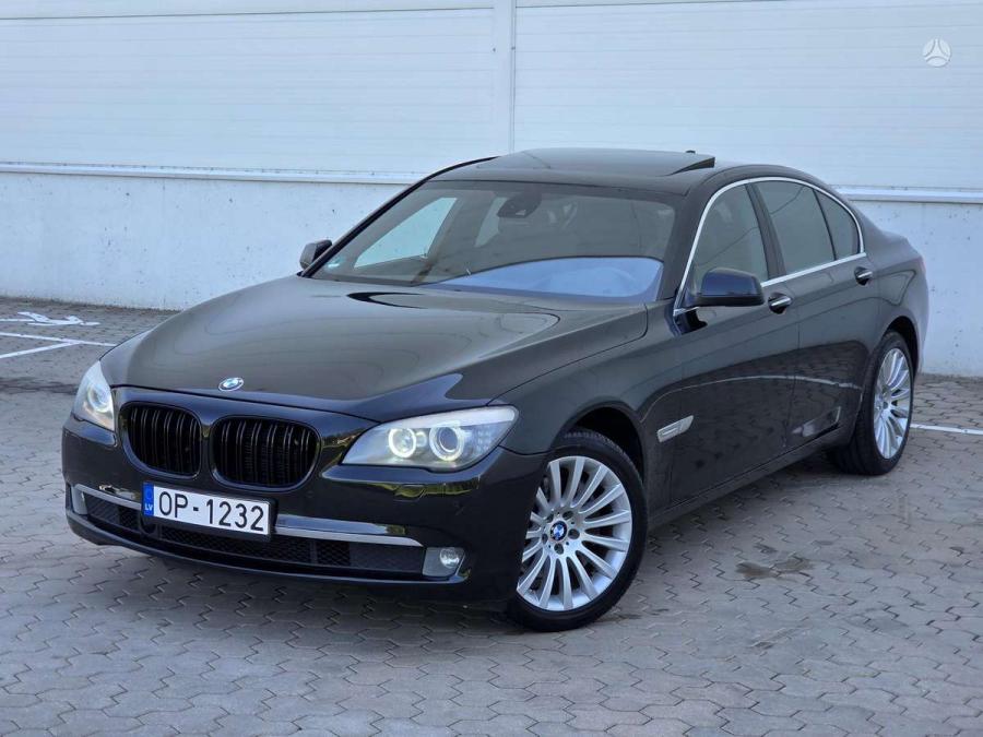 Black BMW 730 2011 in Riga, with an engine capacity of 2.99 L and mileage of 317 thousand km for 12500 €, photo 6 on AUTOMOTO.COM.LV