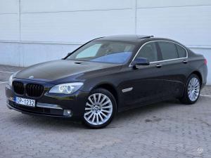 Black BMW 730 2011 in Riga, with an engine capacity of 2.99 L and mileage of 317 thousand km for 12500 €, photo 8 on AUTOMOTO.COM.LV