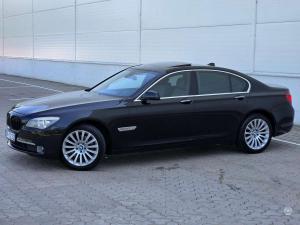 Black BMW 730 2011 in Riga, with an engine capacity of 2.99 L and mileage of 317 thousand km for 12500 €, photo 9 on AUTOMOTO.COM.LV
