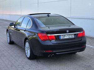 Black BMW 730 2011 in Riga, with an engine capacity of 2.99 L and mileage of 317 thousand km for 12500 €, photo 18 on AUTOMOTO.COM.LV