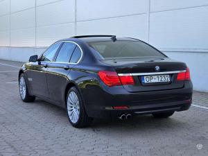 Black BMW 730 2011 in Riga, with an engine capacity of 2.99 L and mileage of 317 thousand km for 12500 €, photo 19 on AUTOMOTO.COM.LV