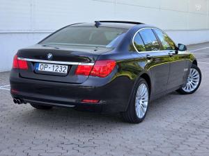 Black BMW 730 2011 in Riga, with an engine capacity of 2.99 L and mileage of 317 thousand km for 12500 €, photo 21 on AUTOMOTO.COM.LV