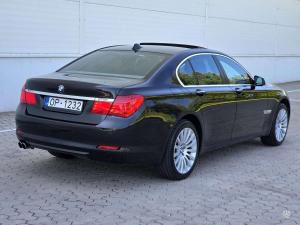 Black BMW 730 2011 in Riga, with an engine capacity of 2.99 L and mileage of 317 thousand km for 12500 €, photo 22 on AUTOMOTO.COM.LV