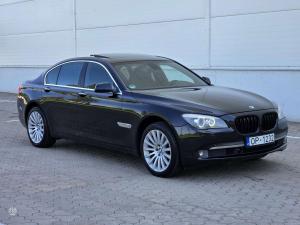 Black BMW 730 2011 in Riga, with an engine capacity of 2.99 L and mileage of 317 thousand km for 12500 €, photo 23 on AUTOMOTO.COM.LV