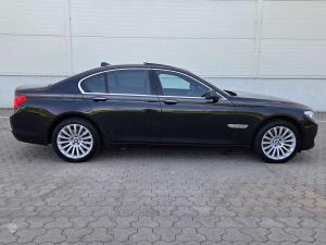 Black BMW 730 2011 in Riga, with an engine capacity of 2.99 L and mileage of 317 thousand km for 12500 €, photo 27 on AUTOMOTO.COM.LV