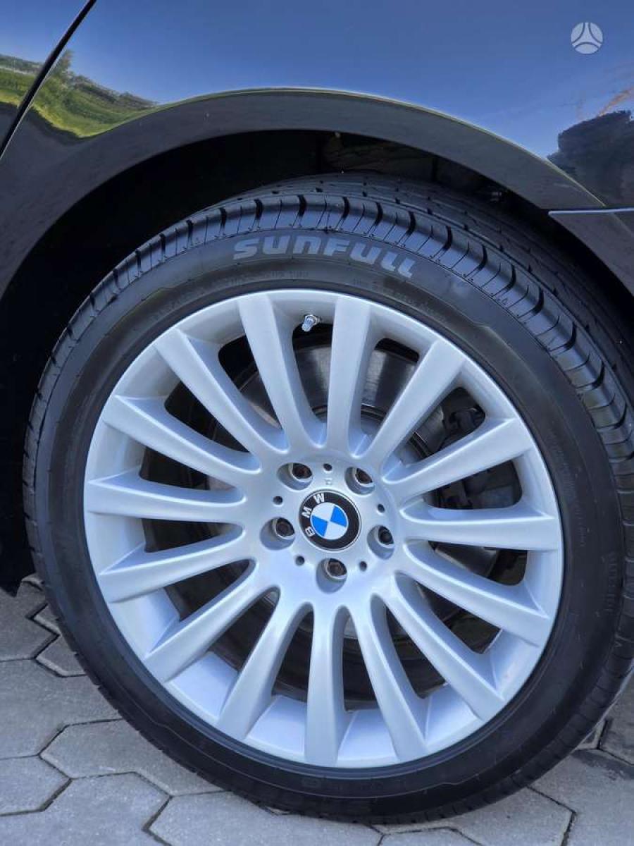 Black BMW 730 2011 in Riga, with an engine capacity of 2.99 L and mileage of 317 thousand km for 12500 €, photo 30 on AUTOMOTO.COM.LV