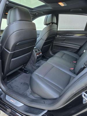 Black BMW 730 2011 in Riga, with an engine capacity of 2.99 L and mileage of 317 thousand km for 12500 €, photo 36 on AUTOMOTO.COM.LV