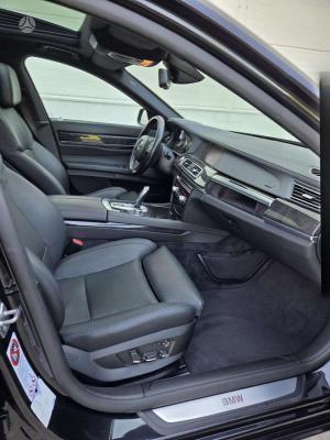 Black BMW 730 2011 in Riga, with an engine capacity of 2.99 L and mileage of 317 thousand km for 12500 €, photo 38 on AUTOMOTO.COM.LV
