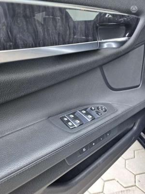 Black BMW 730 2011 in Riga, with an engine capacity of 2.99 L and mileage of 317 thousand km for 12500 €, photo 43 on AUTOMOTO.COM.LV
