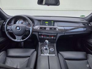 Black BMW 730 2011 in Riga, with an engine capacity of 2.99 L and mileage of 317 thousand km for 12500 €, photo 44 on AUTOMOTO.COM.LV