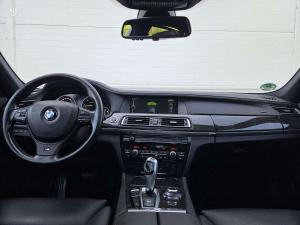 Black BMW 730 2011 in Riga, with an engine capacity of 2.99 L and mileage of 317 thousand km for 12500 €, photo 45 on AUTOMOTO.COM.LV