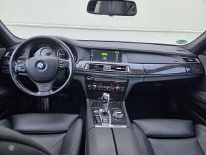 Black BMW 730 2011 in Riga, with an engine capacity of 2.99 L and mileage of 317 thousand km for 12500 €, photo 46 on AUTOMOTO.COM.LV