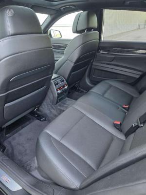 Black BMW 730 2011 in Riga, with an engine capacity of 2.99 L and mileage of 317 thousand km for 12500 €, photo 48 on AUTOMOTO.COM.LV