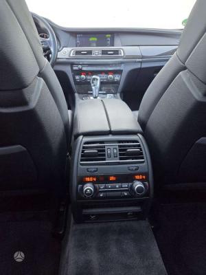 Black BMW 730 2011 in Riga, with an engine capacity of 2.99 L and mileage of 317 thousand km for 12500 €, photo 49 on AUTOMOTO.COM.LV