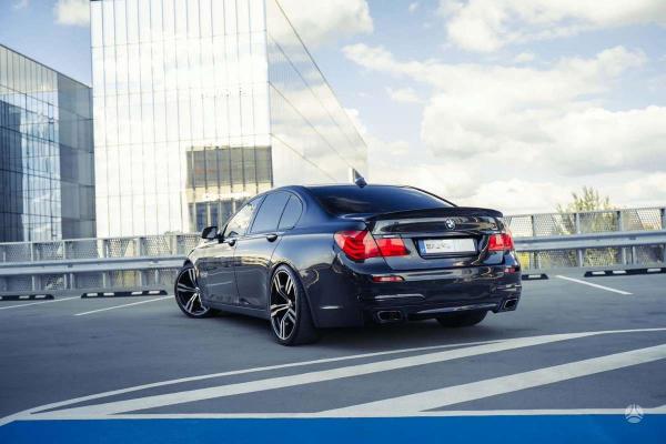 Melns BMW 730 2011 Viļņa, ar dzinēja tilpumu 2.99 L un nobraukumu 292 tūkst. km par 6990 €, foto 9 vietnē AUTOMOTO.COM.LV