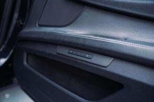 Black BMW 730 2011 in Vilnius, with an engine capacity of 2.99 L and mileage of 292 thousand km for 6990 €, photo 16 on AUTOMOTO.COM.LV