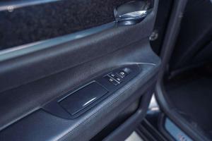 Black BMW 730 2011 in Vilnius, with an engine capacity of 2.99 L and mileage of 292 thousand km for 6990 €, photo 19 on AUTOMOTO.COM.LV