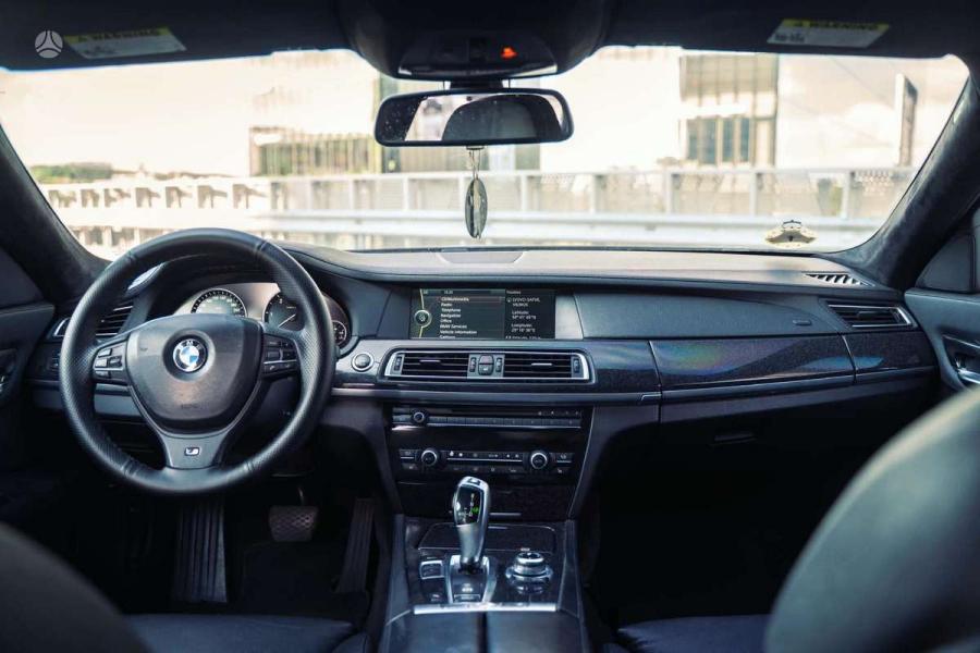 Black BMW 730 2011 in Vilnius, with an engine capacity of 2.99 L and mileage of 292 thousand km for 6990 €, photo 20 on AUTOMOTO.COM.LV