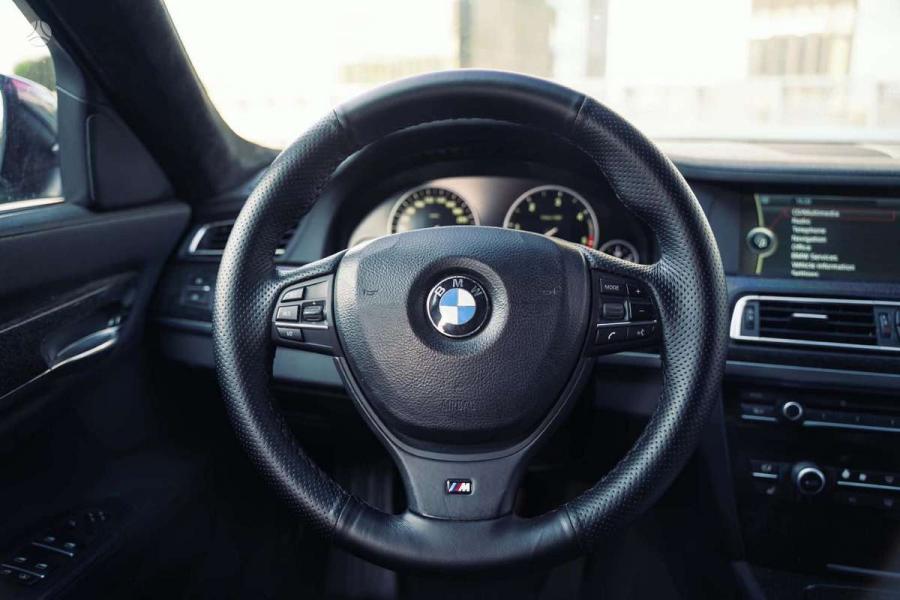 Black BMW 730 2011 in Vilnius, with an engine capacity of 2.99 L and mileage of 292 thousand km for 6990 €, photo 21 on AUTOMOTO.COM.LV