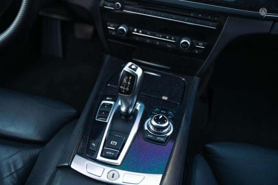 Black BMW 730 2011 in Vilnius, with an engine capacity of 2.99 L and mileage of 292 thousand km for 6990 €, photo 22 on AUTOMOTO.COM.LV