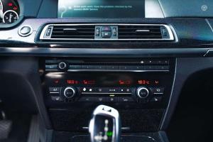 Black BMW 730 2011 in Vilnius, with an engine capacity of 2.99 L and mileage of 292 thousand km for 6990 €, photo 26 on AUTOMOTO.COM.LV