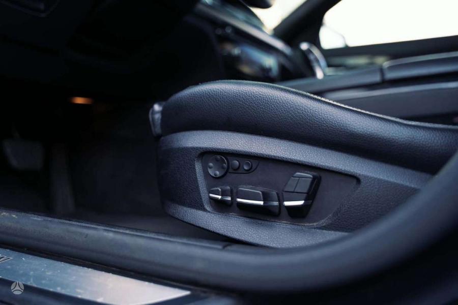 Black BMW 730 2011 in Vilnius, with an engine capacity of 2.99 L and mileage of 292 thousand km for 6990 €, photo 28 on AUTOMOTO.COM.LV