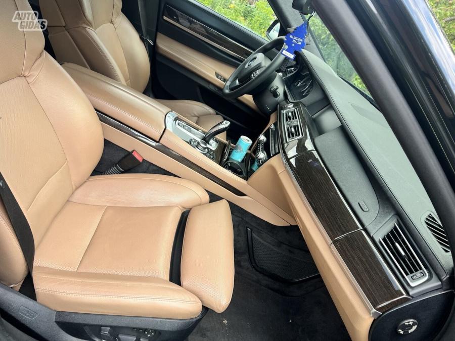 Melns BMW 730 2011 Viļņa, ar dzinēja tilpumu 3.00 L un nobraukumu 500 tūkst. km par 8500 €, foto 5 vietnē AUTOMOTO.COM.LV
