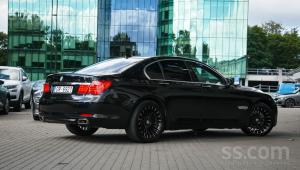 Black BMW 730 2011 in Riga, with an engine capacity of 3.00 L and mileage of 314 thousand km for 9950 €, photo 6 on AUTOMOTO.COM.LV
