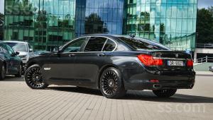 Black BMW 730 2011 in Riga, with an engine capacity of 3.00 L and mileage of 314 thousand km for 9950 €, photo 8 on AUTOMOTO.COM.LV