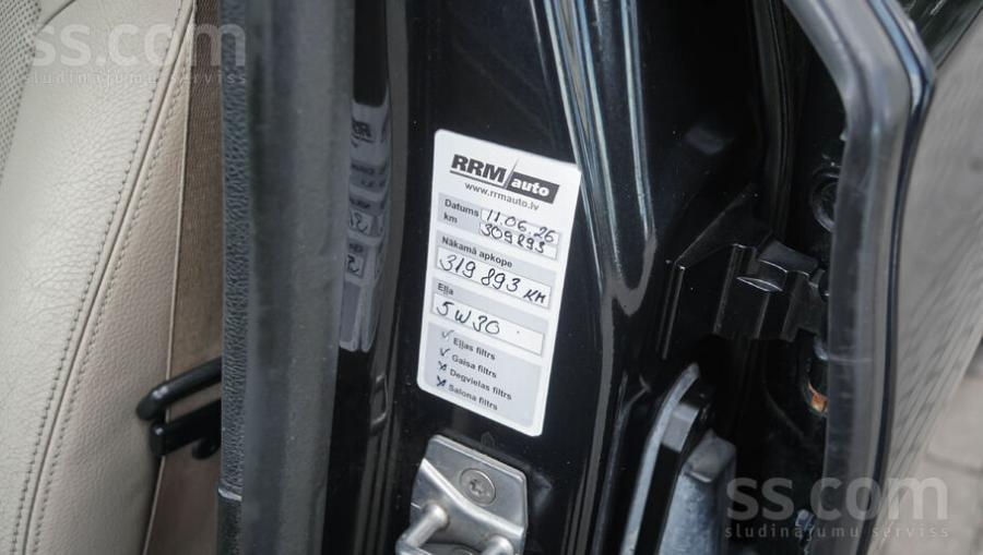 Black BMW 730 2011 in Riga, with an engine capacity of 3.00 L and mileage of 314 thousand km for 9950 €, photo 11 on AUTOMOTO.COM.LV