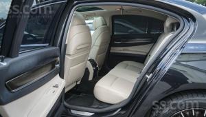Black BMW 730 2011 in Riga, with an engine capacity of 3.00 L and mileage of 314 thousand km for 9950 €, photo 12 on AUTOMOTO.COM.LV