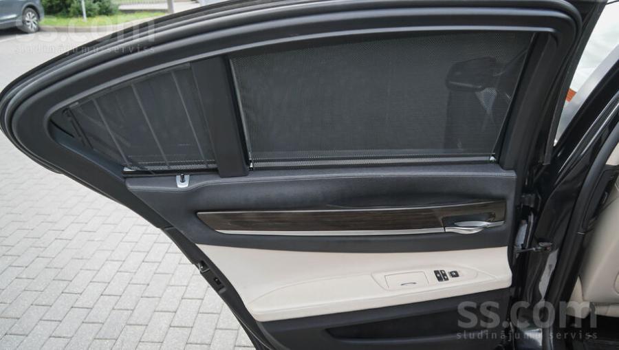 Black BMW 730 2011 in Riga, with an engine capacity of 3.00 L and mileage of 314 thousand km for 9950 €, photo 13 on AUTOMOTO.COM.LV