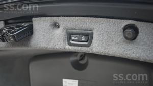 Black BMW 730 2011 in Riga, with an engine capacity of 3.00 L and mileage of 314 thousand km for 9950 €, photo 14 on AUTOMOTO.COM.LV