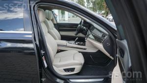 Black BMW 730 2011 in Riga, with an engine capacity of 3.00 L and mileage of 314 thousand km for 9950 €, photo 17 on AUTOMOTO.COM.LV