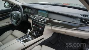 Black BMW 730 2011 in Riga, with an engine capacity of 3.00 L and mileage of 314 thousand km for 9950 €, photo 18 on AUTOMOTO.COM.LV