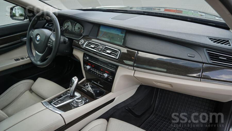 Black BMW 730 2011 in Riga, with an engine capacity of 3.00 L and mileage of 314 thousand km for 9950 €, photo 18 on AUTOMOTO.COM.LV