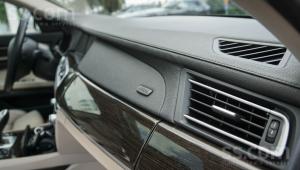 Black BMW 730 2011 in Riga, with an engine capacity of 3.00 L and mileage of 314 thousand km for 9950 €, photo 19 on AUTOMOTO.COM.LV