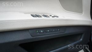 Black BMW 730 2011 in Riga, with an engine capacity of 3.00 L and mileage of 314 thousand km for 9950 €, photo 23 on AUTOMOTO.COM.LV