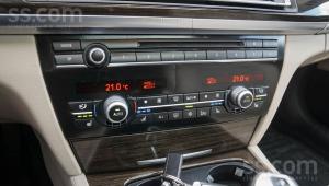 Black BMW 730 2011 in Riga, with an engine capacity of 3.00 L and mileage of 314 thousand km for 9950 €, photo 25 on AUTOMOTO.COM.LV