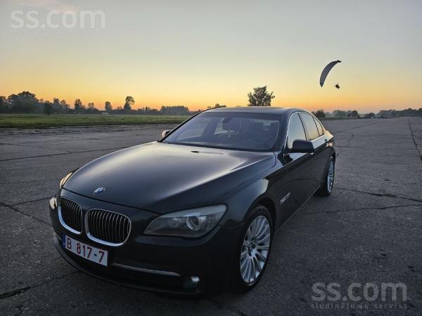 Black BMW 730 2011 in Riga, with an engine capacity of 3.00 L and mileage of 252 thousand km for 6995 €, photo 1 on AUTOMOTO.COM.LV