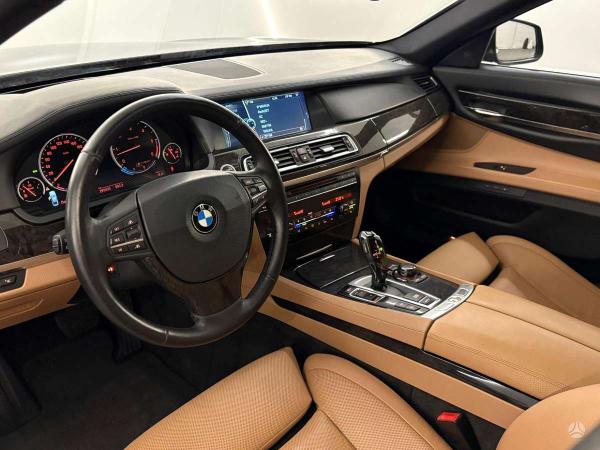 Melns BMW 730 2012 Marijampole, ar dzinēja tilpumu 2.99 L un nobraukumu 296 tūkst. km par 10650 €, foto 2 vietnē AUTOMOTO.COM.LV