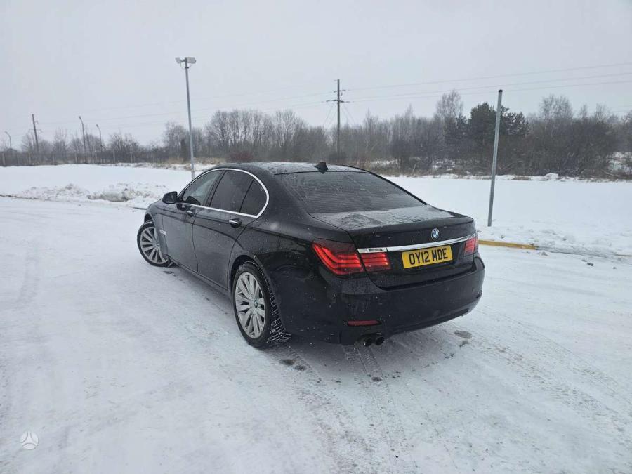 Melns BMW 730 2012 Elektrėnai, ar dzinēja tilpumu 2.99 L un nobraukumu 293 tūkst. km par 4500 €, foto 4 vietnē AUTOMOTO.COM.LV