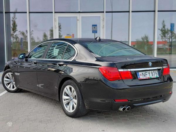 Black BMW 730 2012 in Vilnius, with an engine capacity of 2.99 L and mileage of 332 thousand km for 10600 €, photo 4 on AUTOMOTO.COM.LV