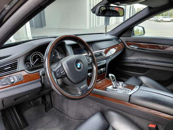Black BMW 730 2012 in Vilnius, with an engine capacity of 2.99 L and mileage of 332 thousand km for 10600 €, photo 7 on AUTOMOTO.COM.LV
