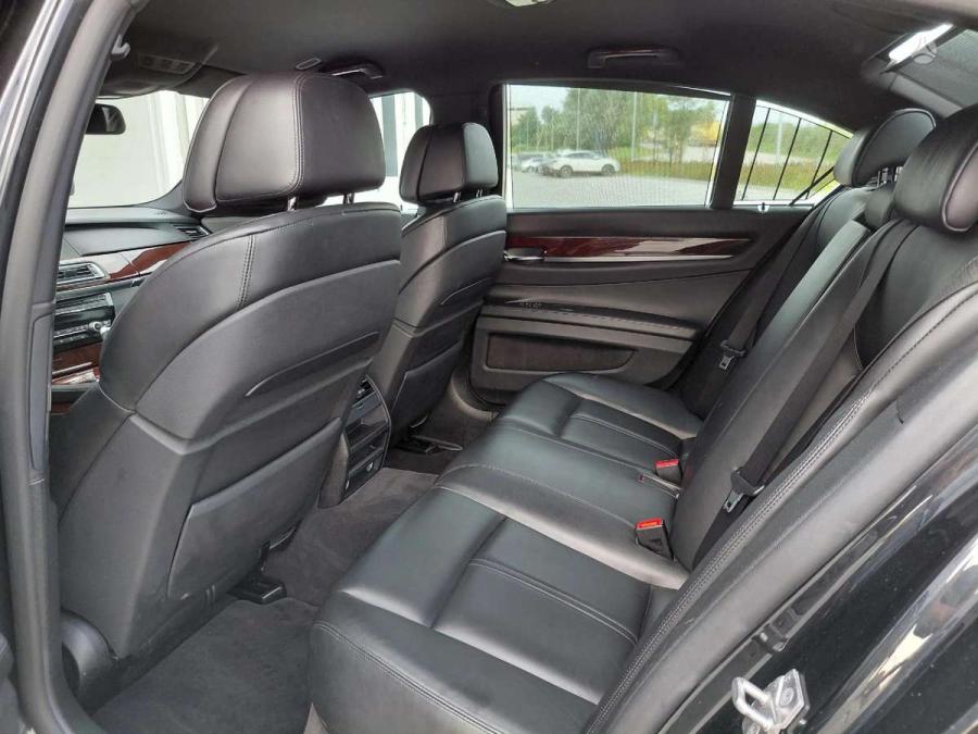 Melns BMW 730 2012 Viļņa, ar dzinēja tilpumu 2.99 L un nobraukumu 332 tūkst. km par 10600 €, foto 9 vietnē AUTOMOTO.COM.LV